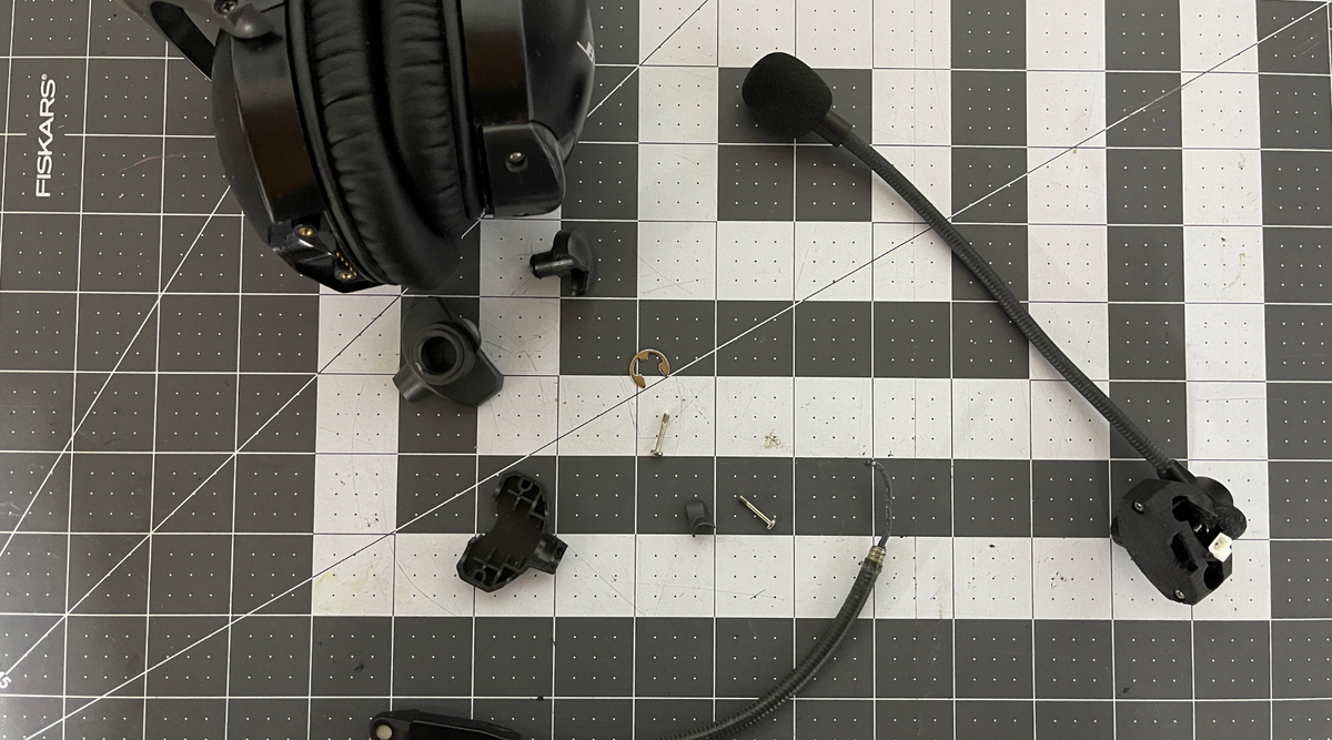 How to Replace a Bose X (A10) Aviation Headset Microphone – Hobbs Flyer
